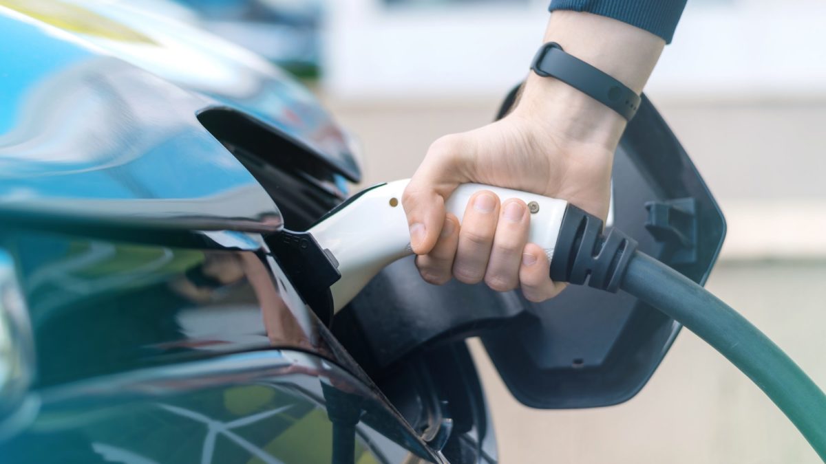 Más de 100.000 vehículos electrificados en 2022 – Gabyl